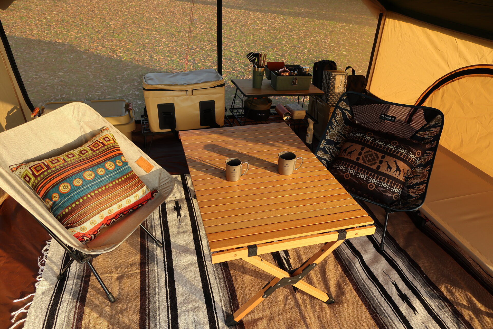 焚き火にサイドに何でもOK！ONOE×QUICKCAMPアイアンメッシュテーブルがキャンプに超便利