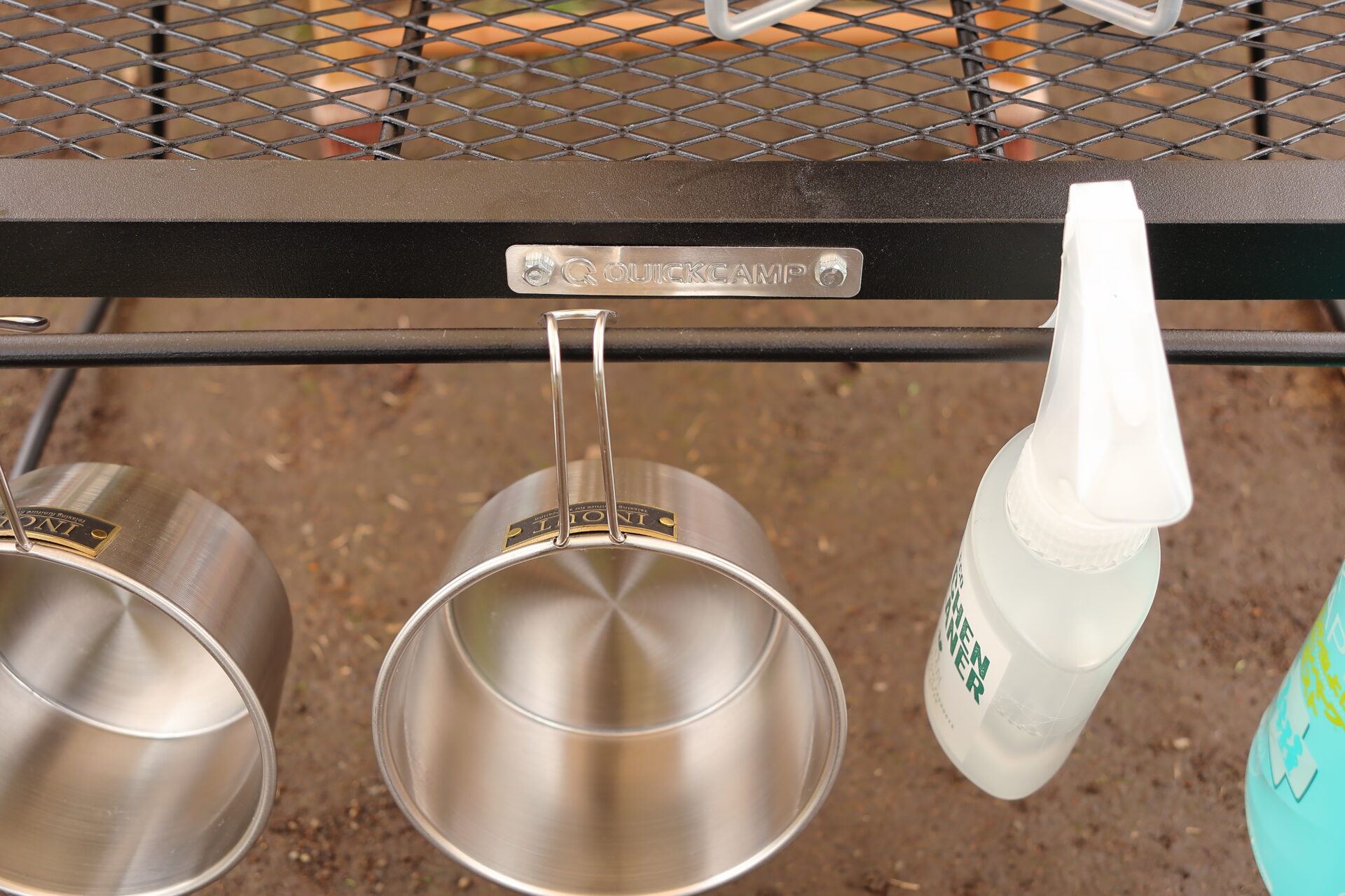 焚き火にサイドに何でもOK！ONOE×QUICKCAMPアイアンメッシュテーブルがキャンプに超便利